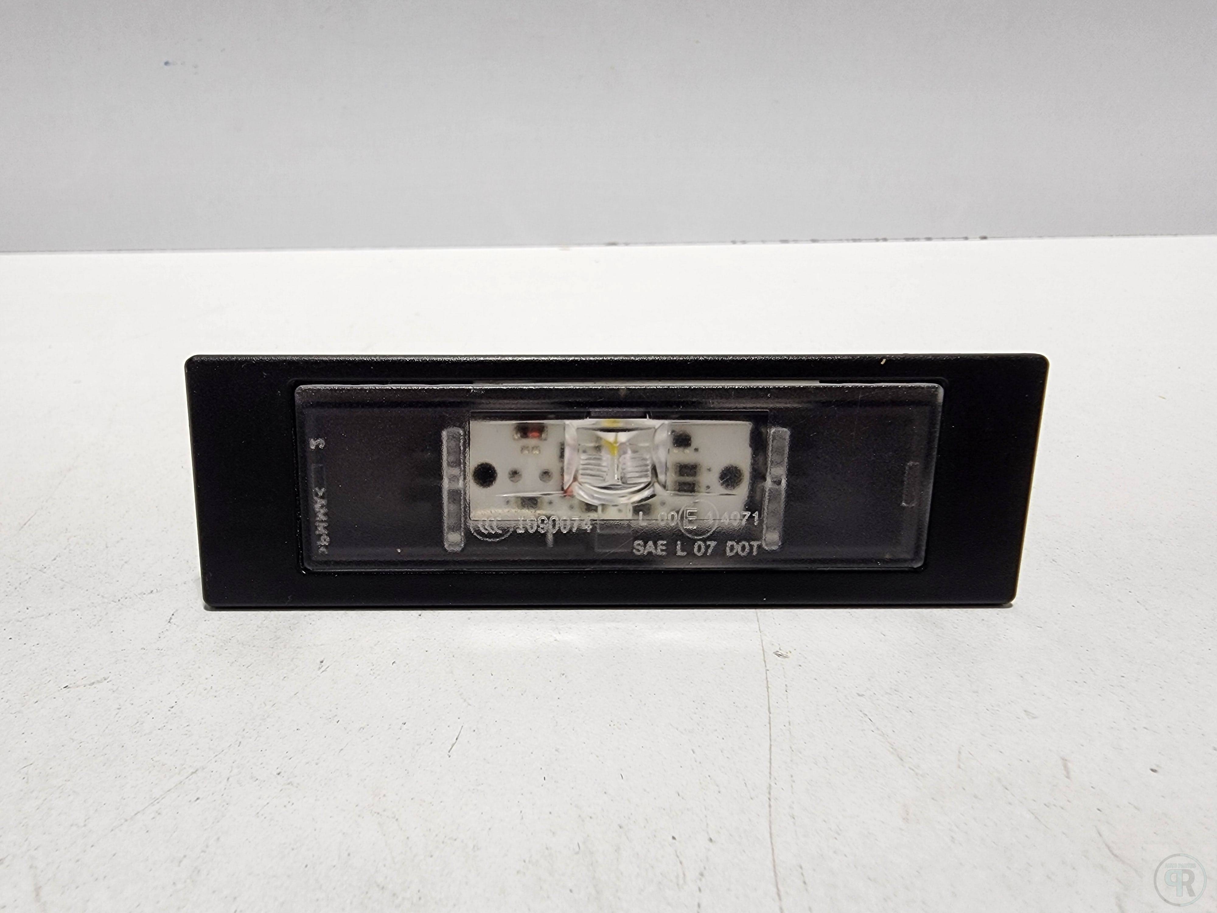 Bmw Serie 1 2011 - 2016 Luces de Placas Trasera Usado Original