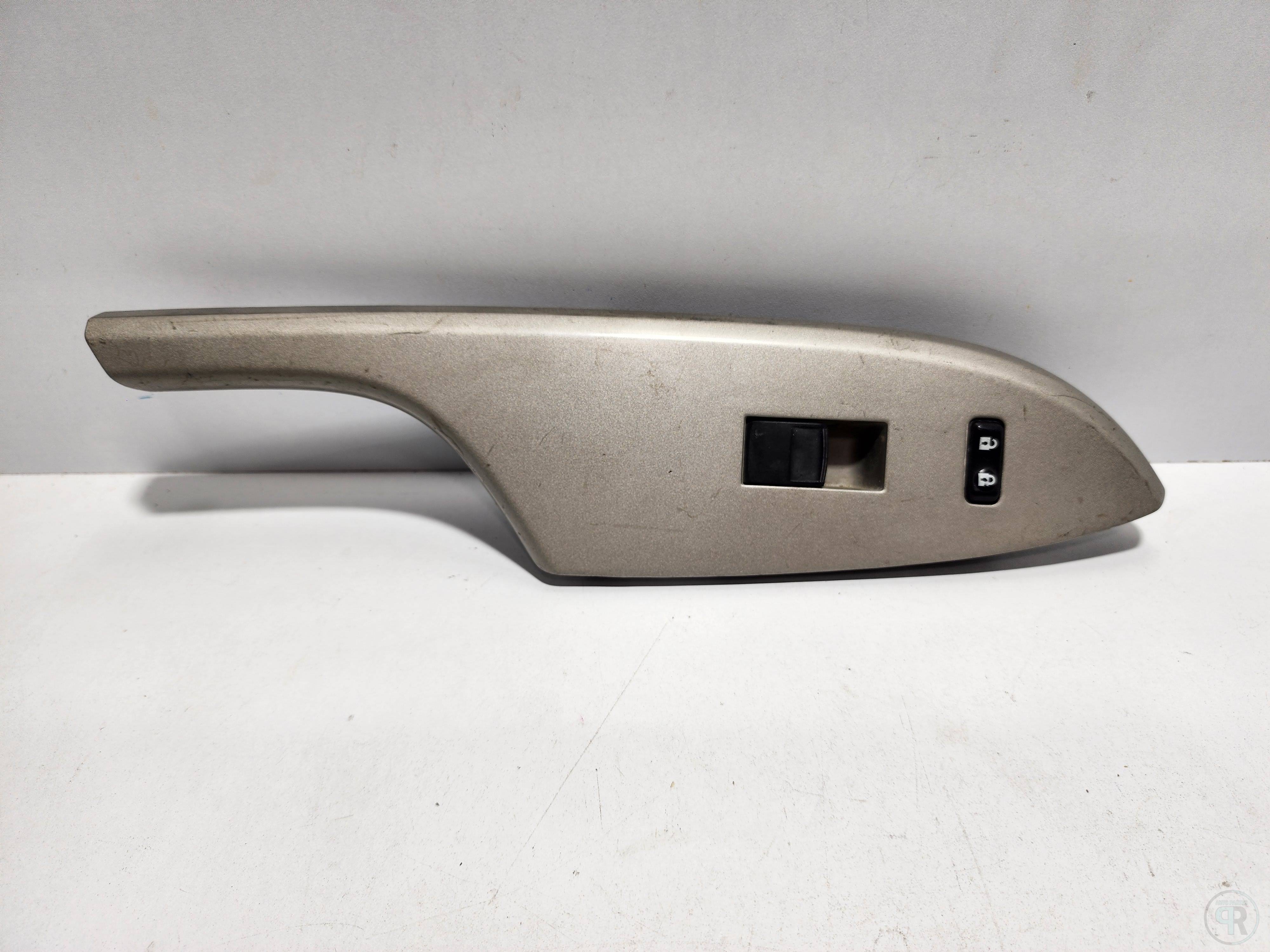Toyota Corolla 2009 - 2013 Controles Trasera Derecho Usado Original